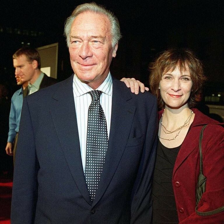 Amanda Plummer measurements, bio, height, weight, shoe, and bra size