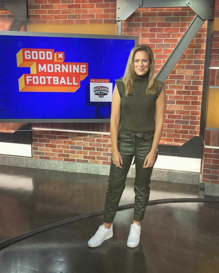 Jamie Erdahl measurements, bio, height, weight, shoe, and bra size