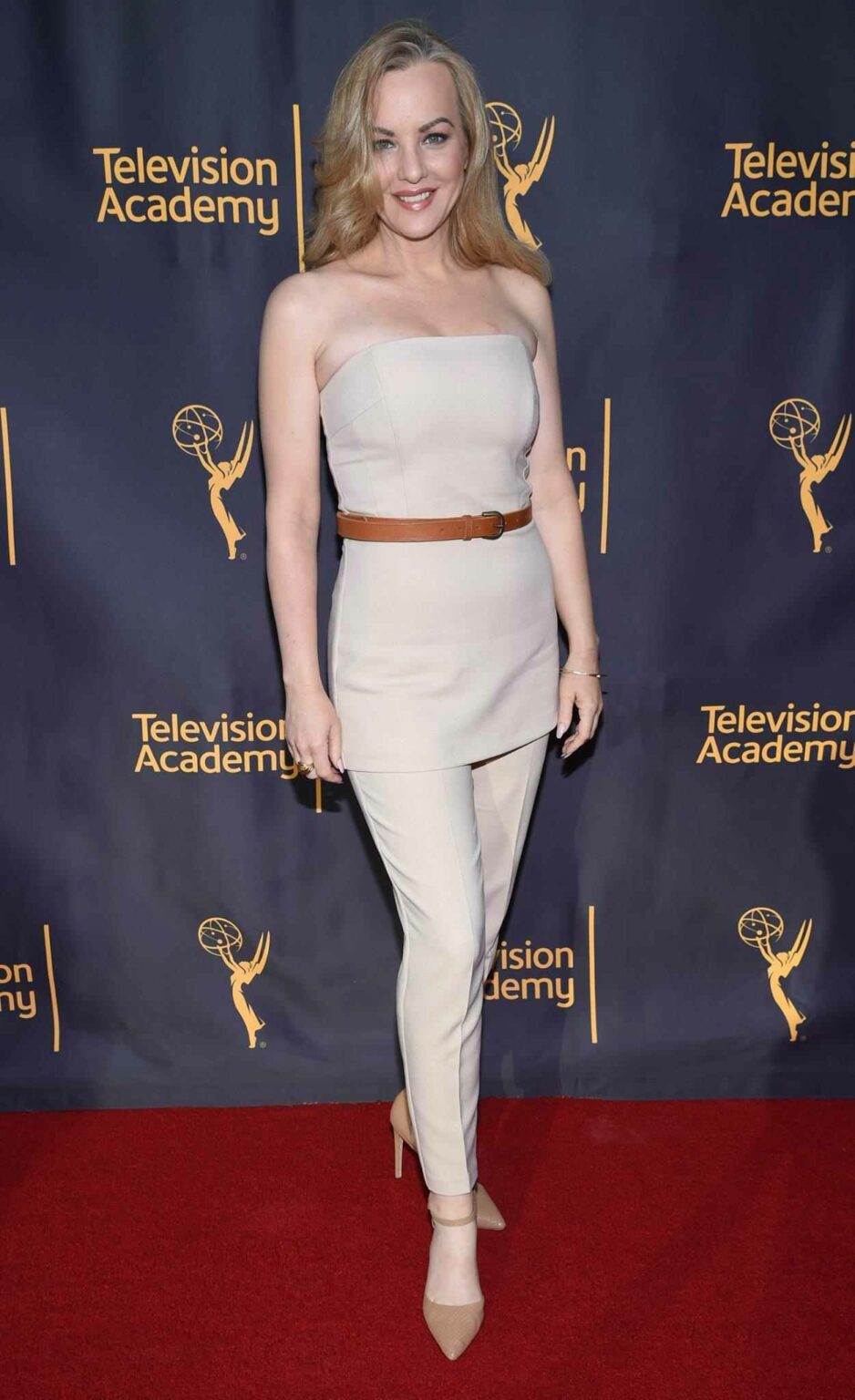 Wendi Mclendon covey measurements, bio, height, weight, shoe and bra size