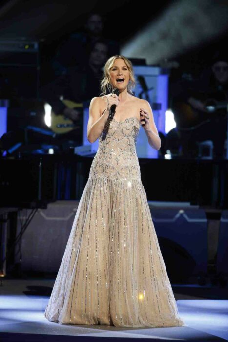Jennifer Nettles measurements, bio, height, weight, shoe, and bra size