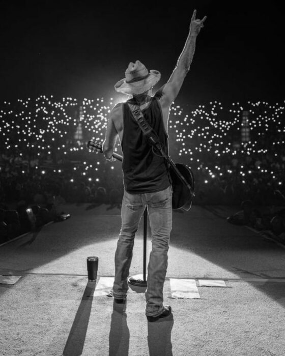 Kenny Chesney measurements, bio, height,weight, shoe