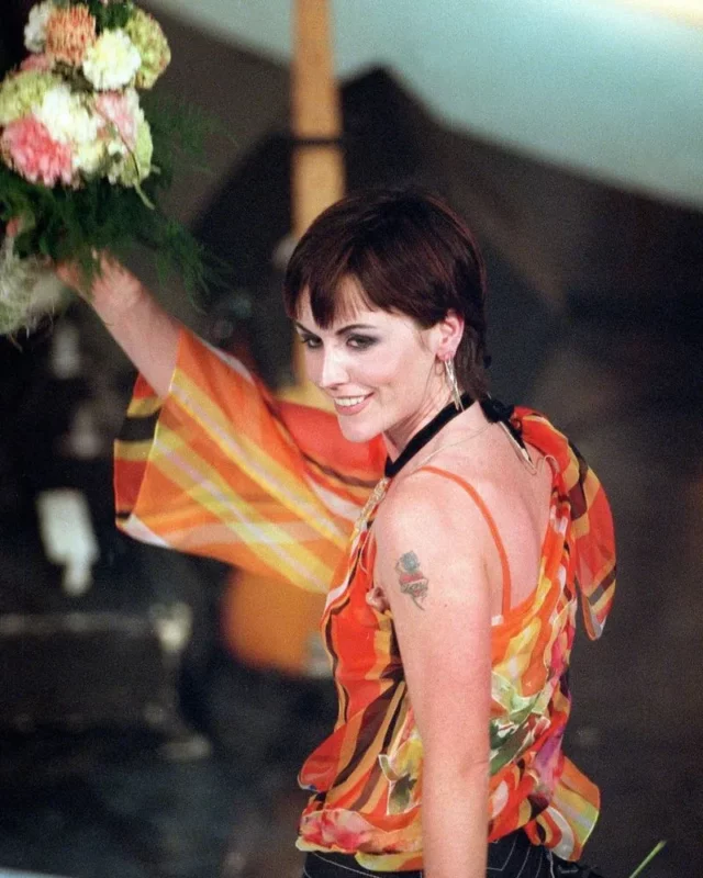 Dolores O'Riordan measurements, bio, height, weight, shoe and bra size