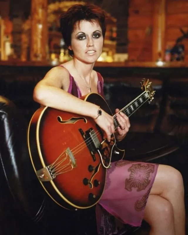 Dolores O'Riordan measurements, bio, height, weight, shoe and bra size